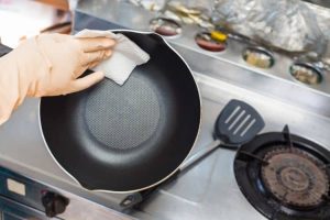 How To Clean Burnt Non Stick Pan Or Pot - Easy Kitchen Guide